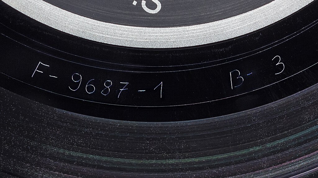 Vinyl Collecting 2025: Reissue vs. Original Pressings Explained ...